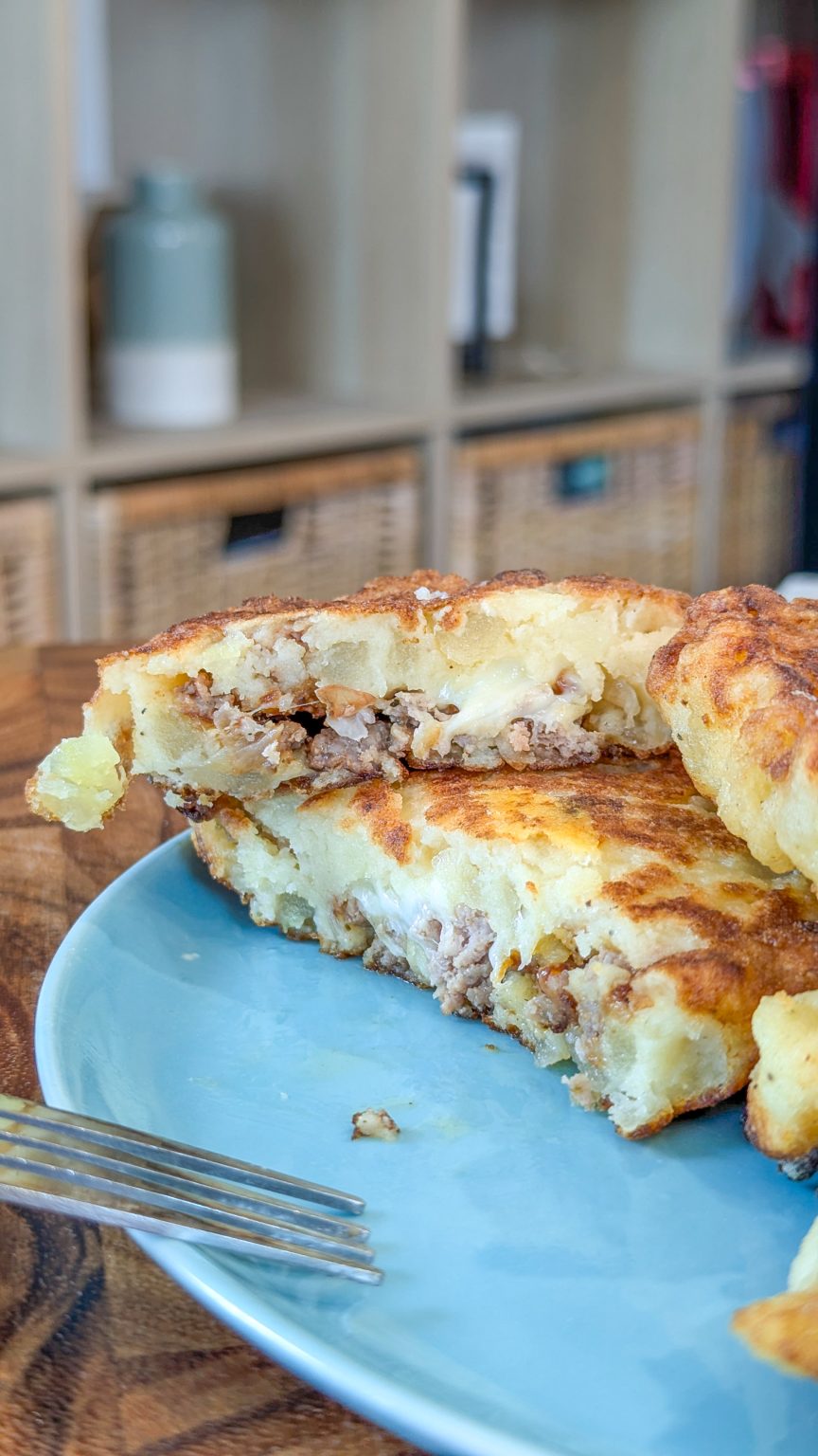 Cheesy beef stuffed potato cakes - Yummmy Recipes