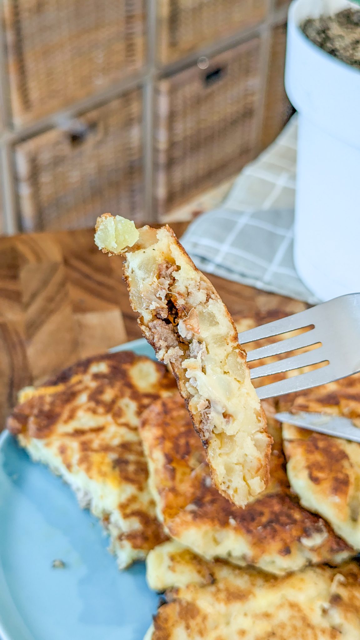 Cheesy beef stuffed potato cakes - Yummmy Recipes